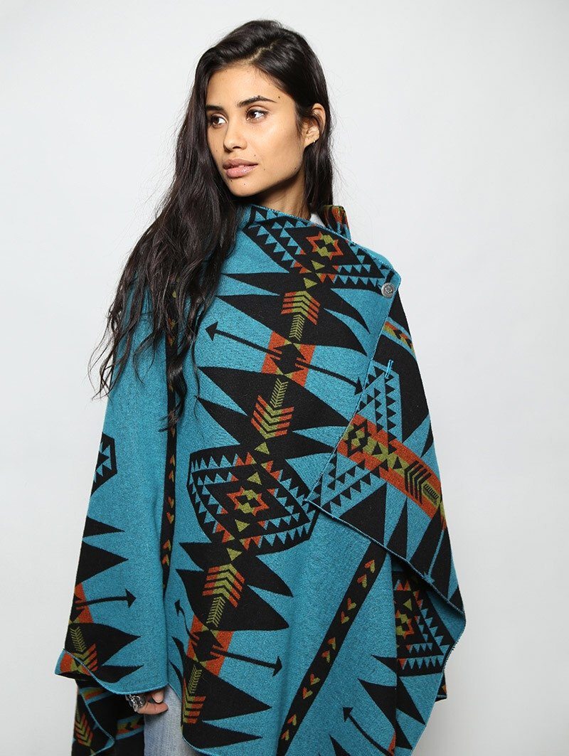 Italy Cape – Wrap Yourself in Italian Elegance and Charm